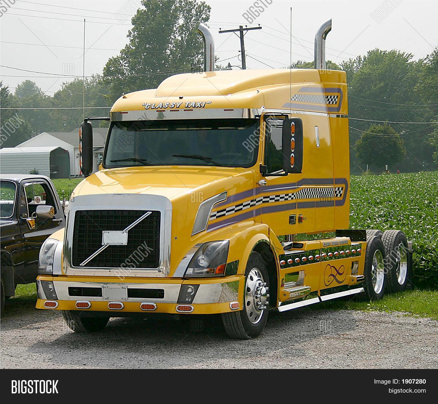 Semi Truck Image & Photo (Free Trial) | Bigstock