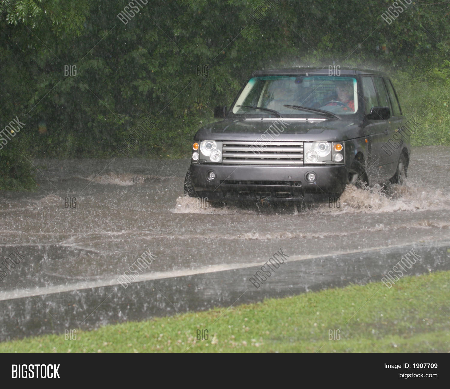 Suv Flood Driving Image & Photo (Free Trial) | Bigstock