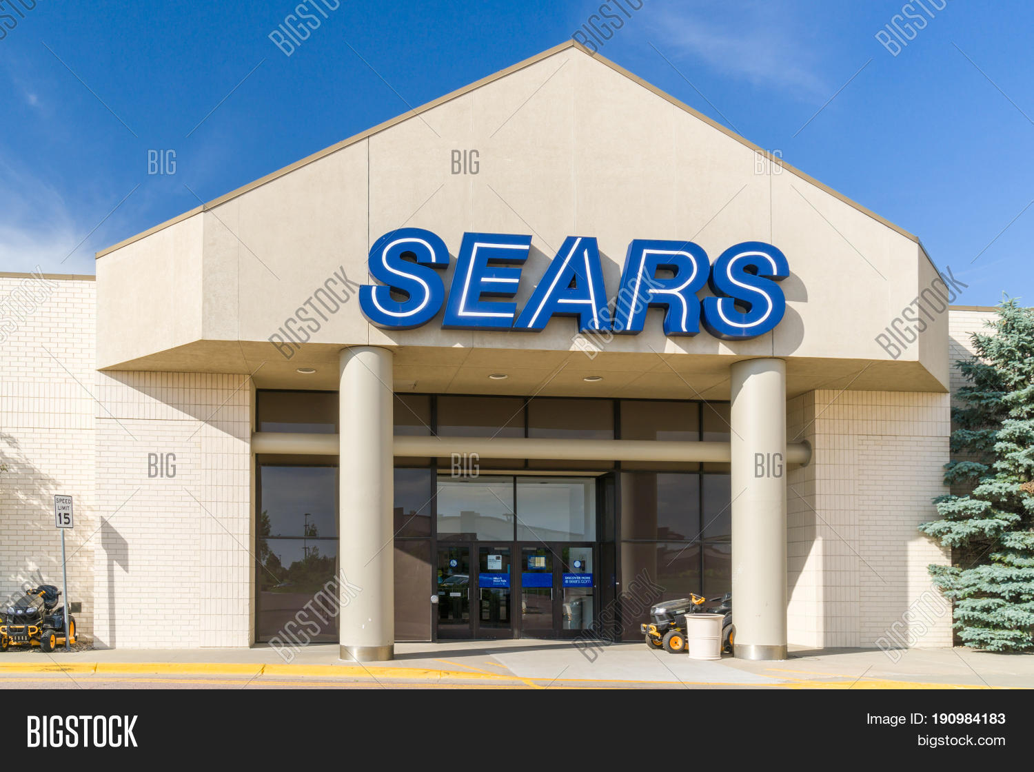 Sears Retail Image & Photo (Free Trial) | Bigstock
