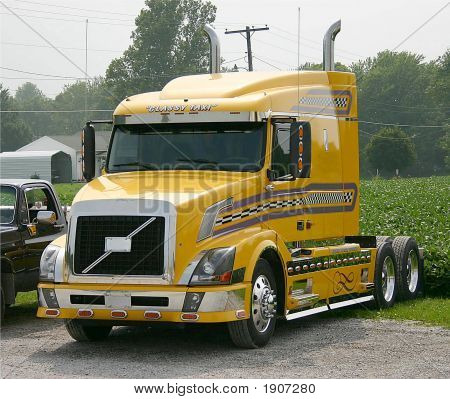 Semi Truck Image & Photo (Free Trial) | Bigstock