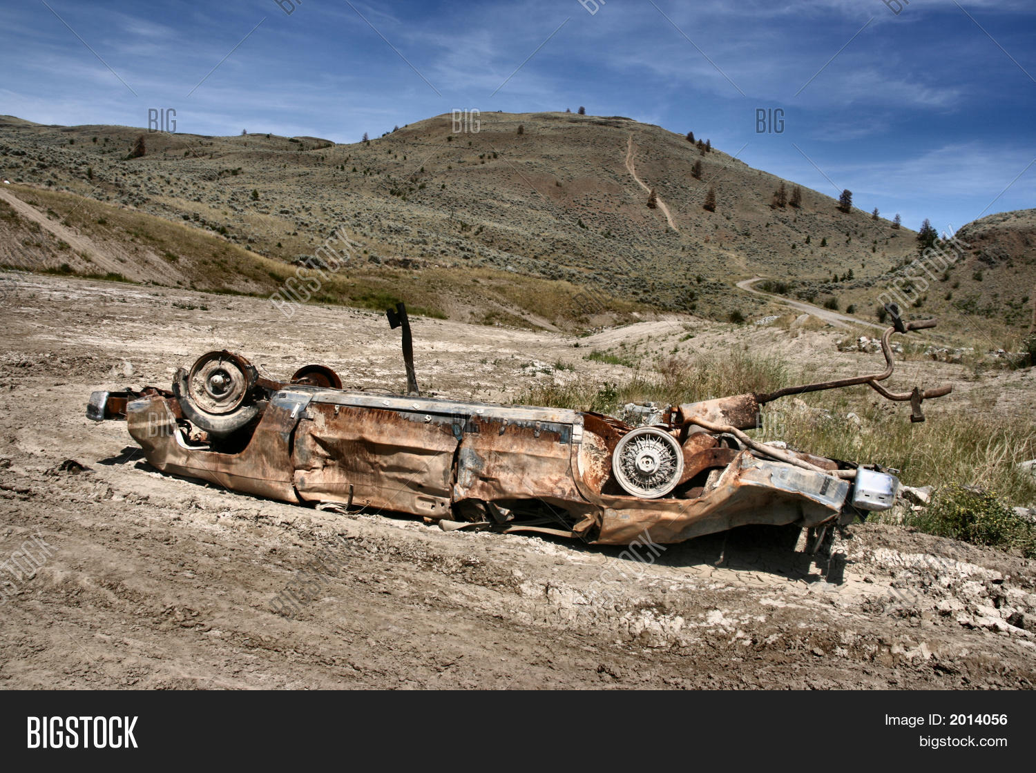 Car Crashed Desert Image & Photo (Free Trial) | Bigstock