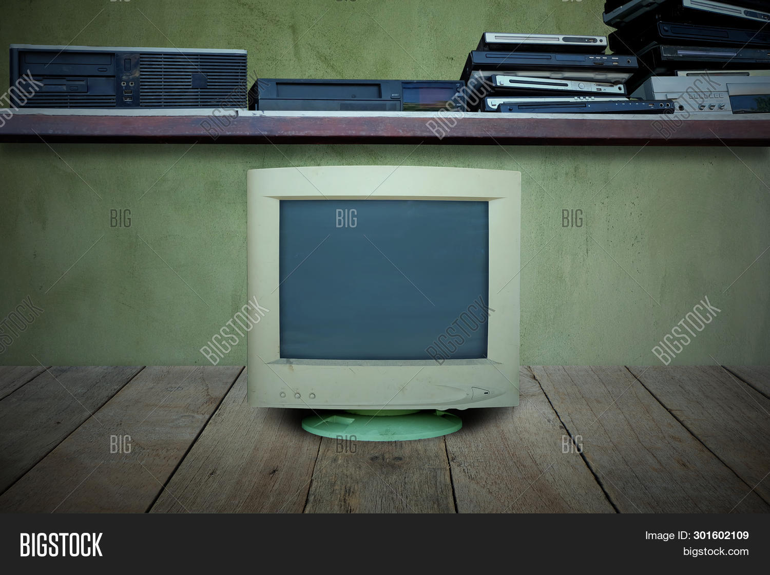 Old Monitor Computer Image & Photo (Free Trial) | Bigstock