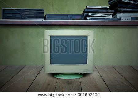 Old Monitor Computer Image & Photo (Free Trial) | Bigstock