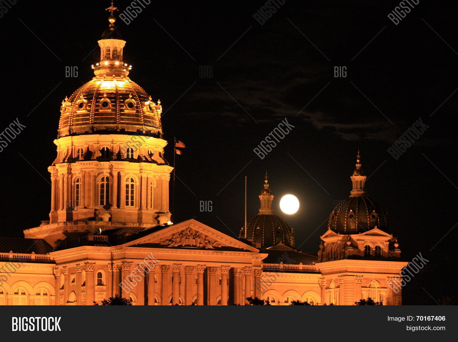 Supermoon Over Iowa Image & Photo (Free Trial) | Bigstock