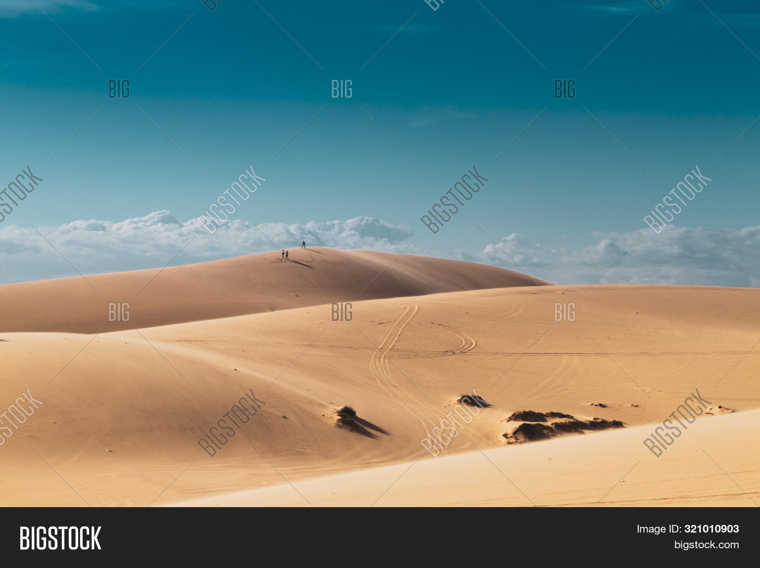 Group People Distance Image & Photo (Free Trial) | Bigstock