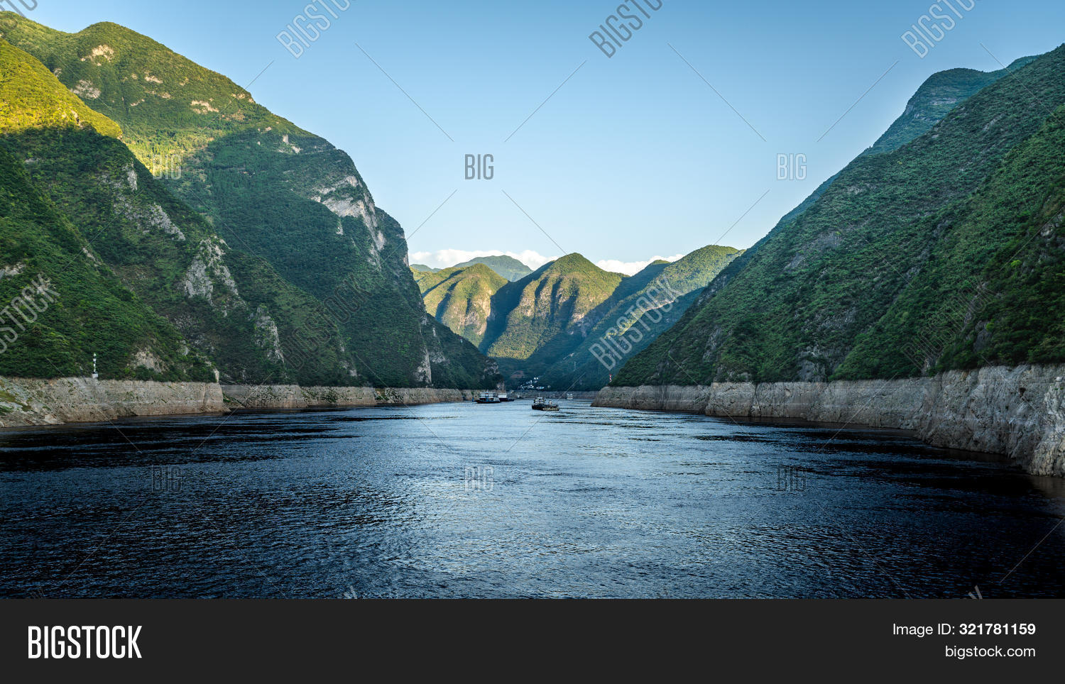 Wu Gorge Scenic View Image & Photo (Free Trial) | Bigstock