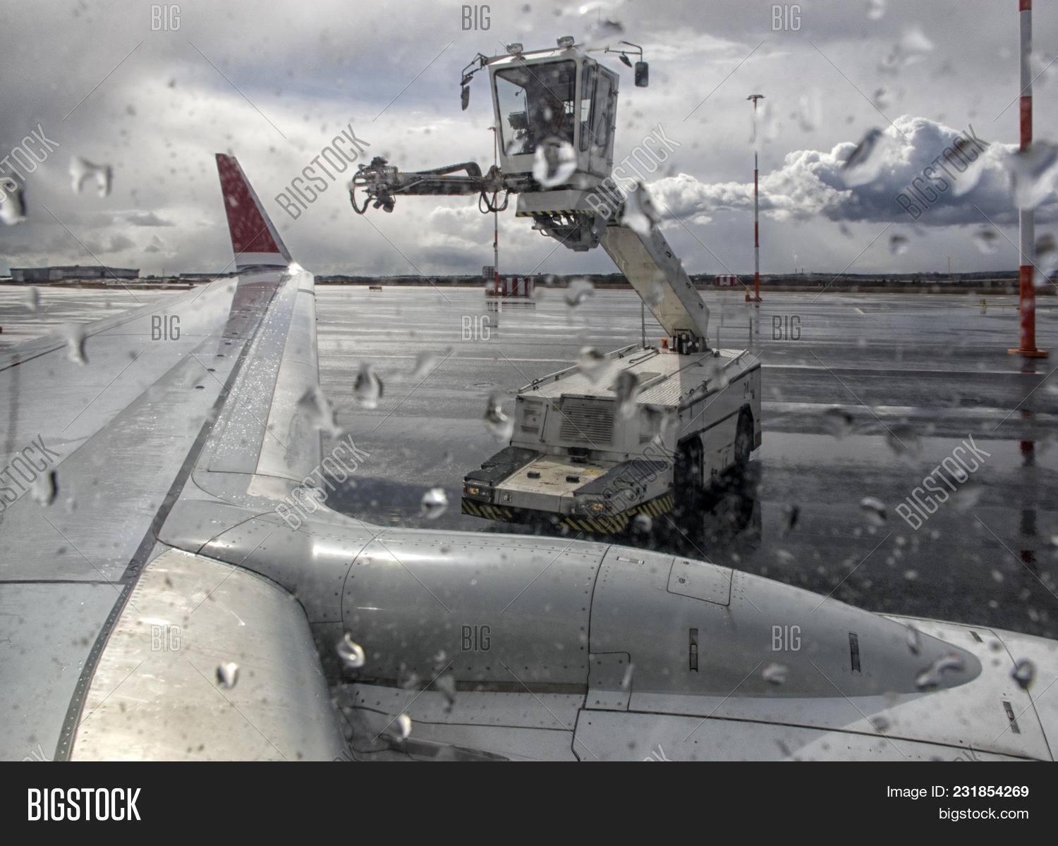 De-icing Aircraft Wing Image & Photo (Free Trial) | Bigstock