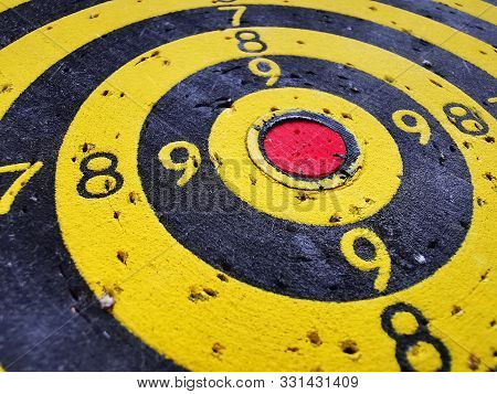 Target Throwing 图片和照片（免费试用） | Bigstock