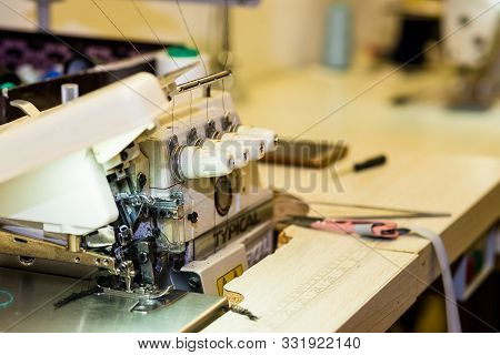 Imagen y foto Sewing Process, (prueba gratis) | Bigstock