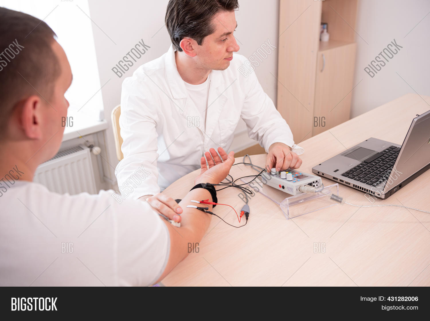 Patient Nerves Testing Image & Photo (Free Trial) | Bigstock