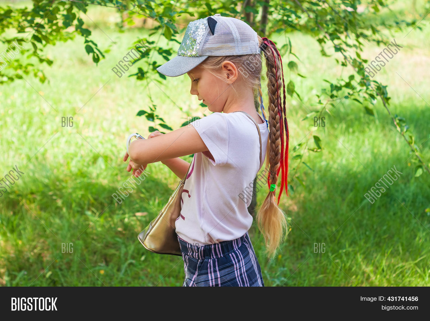 Kid Using Smartwatch Image & Photo (Free Trial) | Bigstock