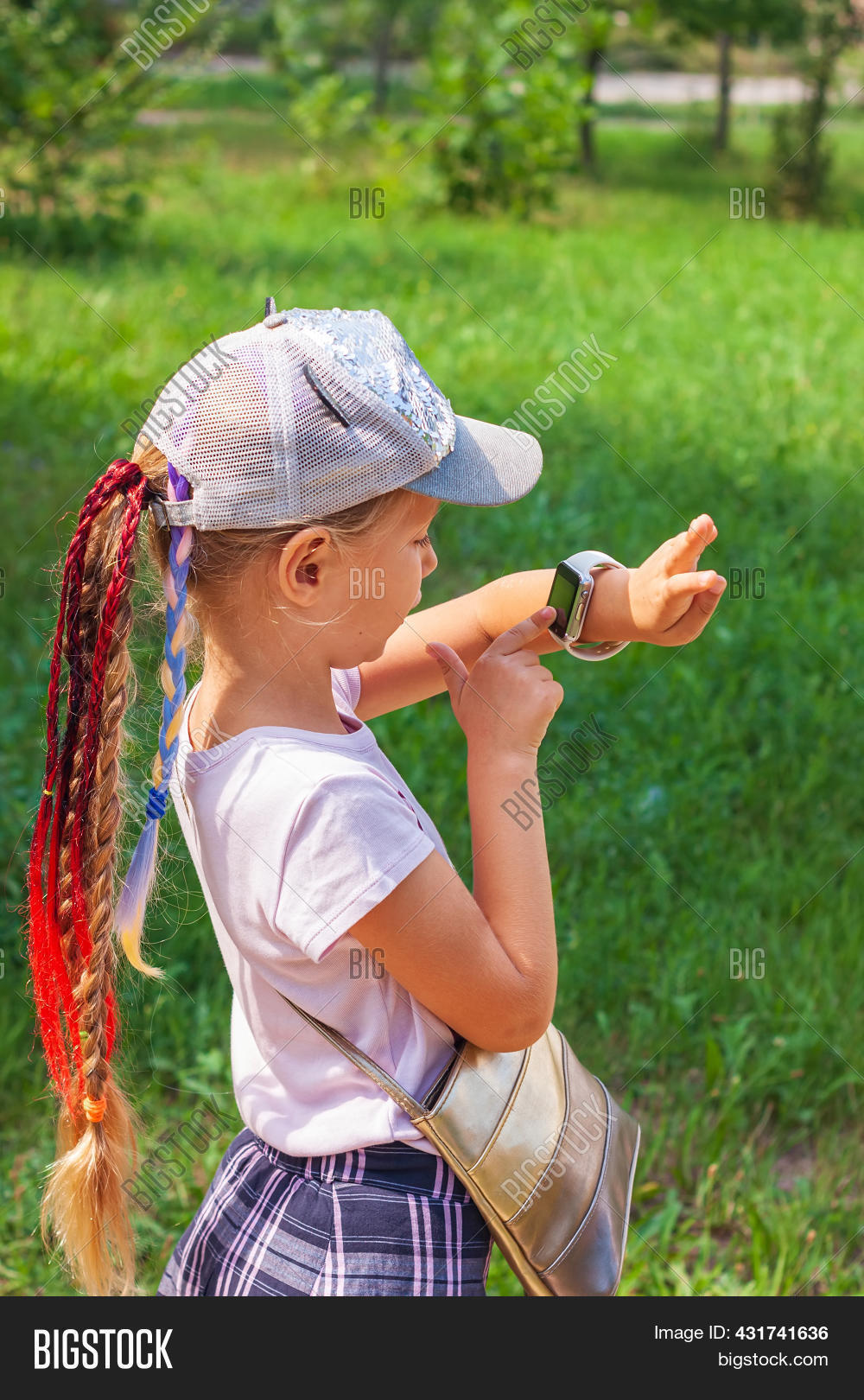 Kid Using Smartwatch Image & Photo (Free Trial) | Bigstock