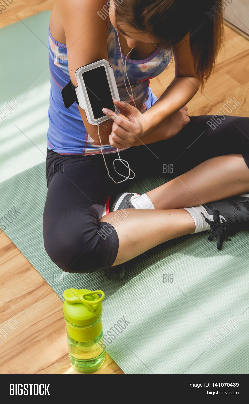 Young Athletic Woman Image & Photo (Free Trial) | Bigstock