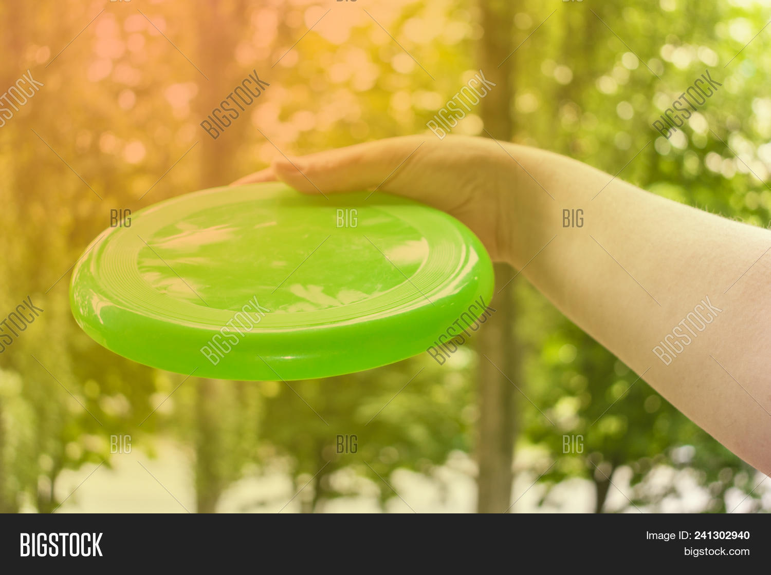 Hand Throwing Frisbee Image & Photo (Free Trial) | Bigstock