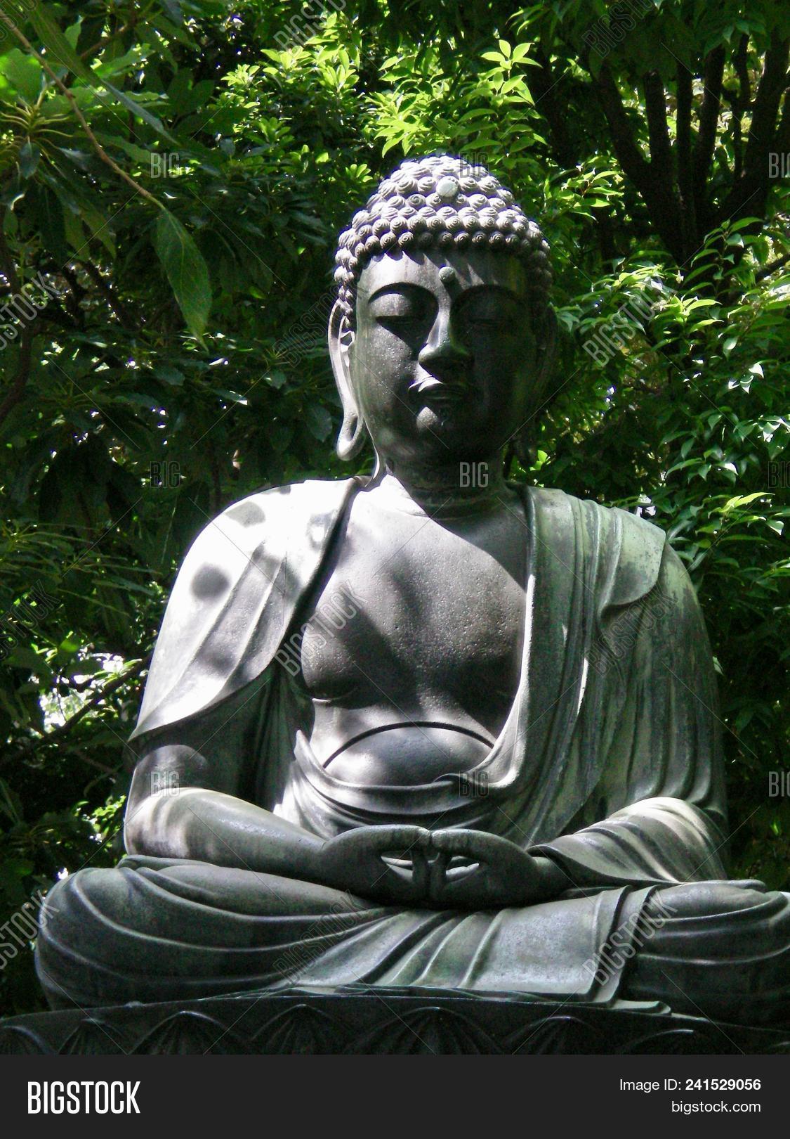 Sitting Buddha Statue Image & Photo (Free Trial) | Bigstock