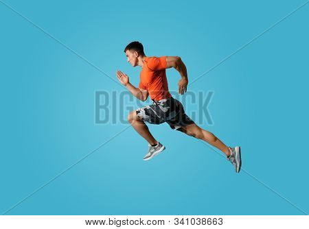 Side View Of Man Running Images, Illustrations & Vectors (Free) - Bigstock