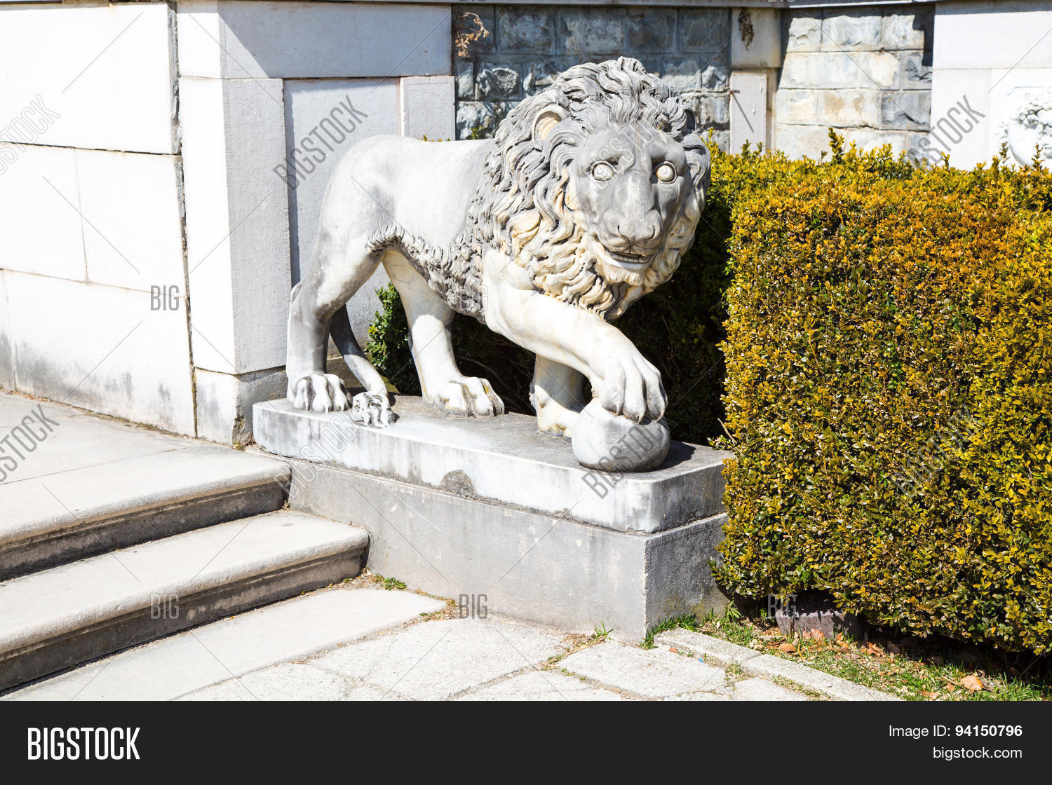 Lion Statue Garden Image & Photo (Free Trial) | Bigstock