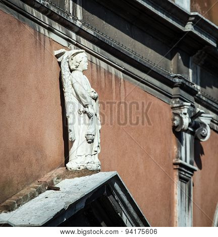 Statue Above Doorway Image & Photo (Free Trial) | Bigstock