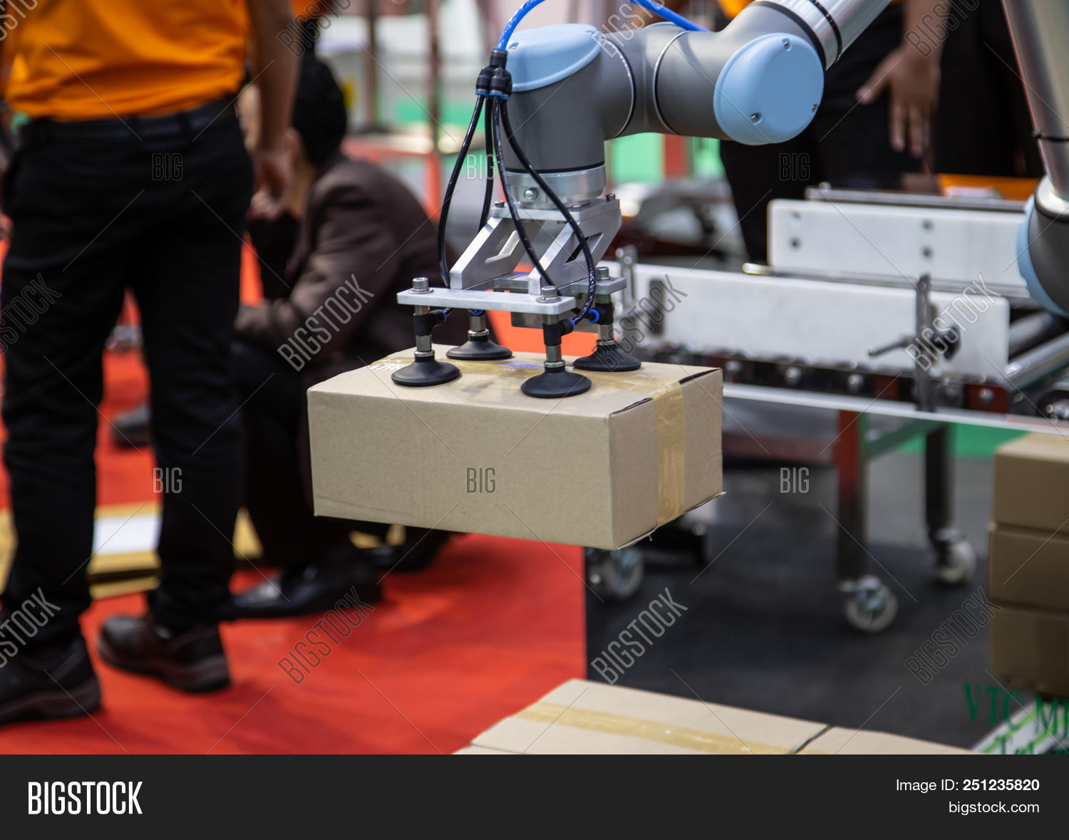 Universal Robot Image & Photo (Free Trial) | Bigstock