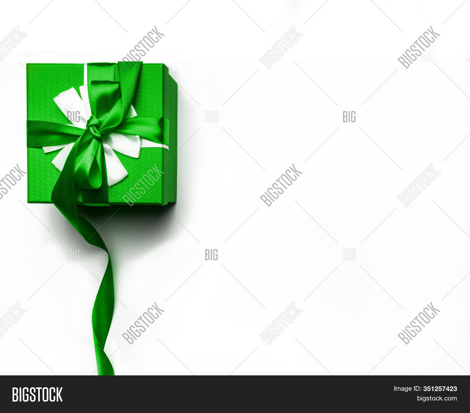 Green Gift Box Bow Image & Photo (Free Trial) | Bigstock