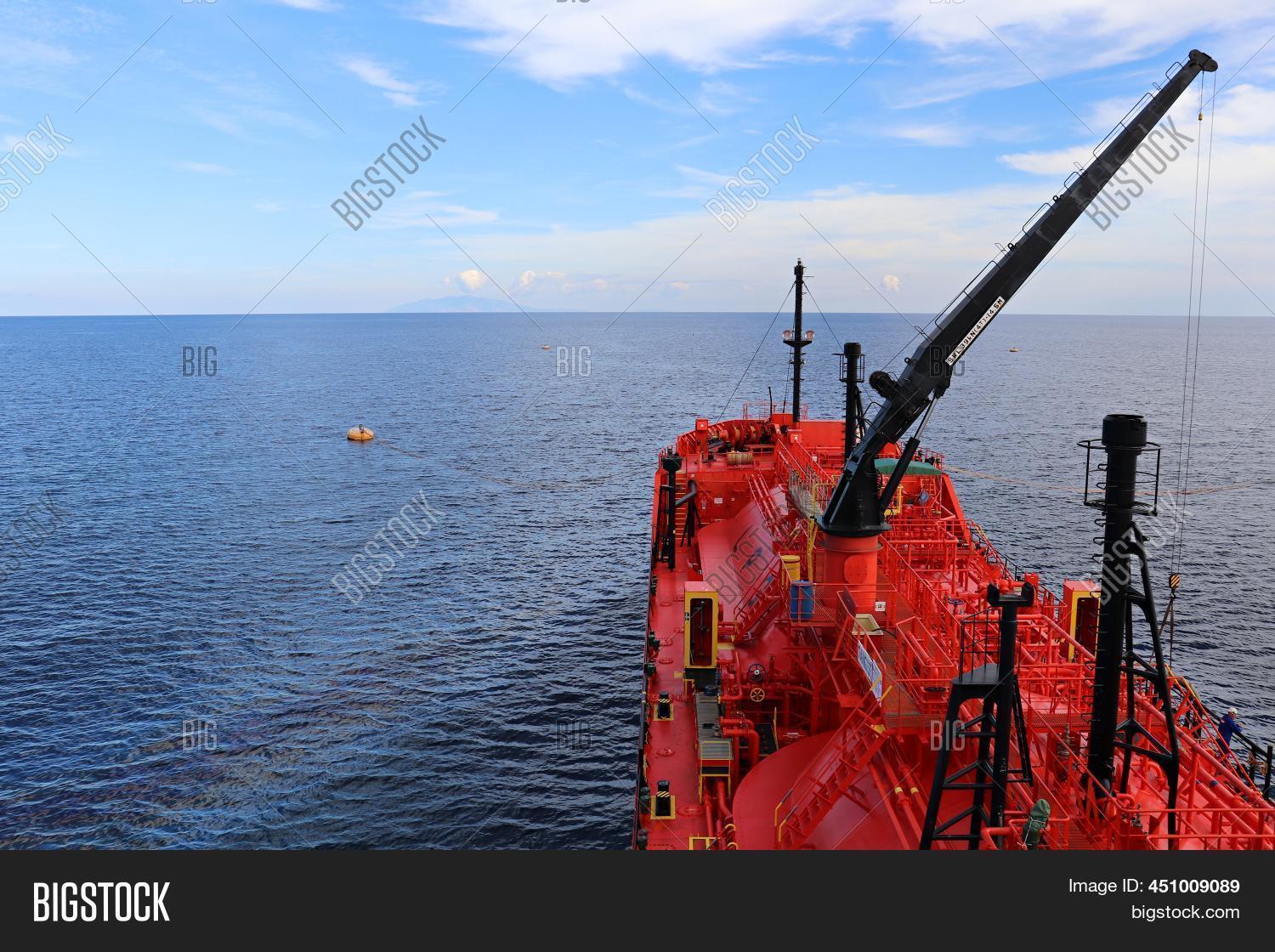 Boom Ship's Crane Image & Photo (Free Trial) | Bigstock