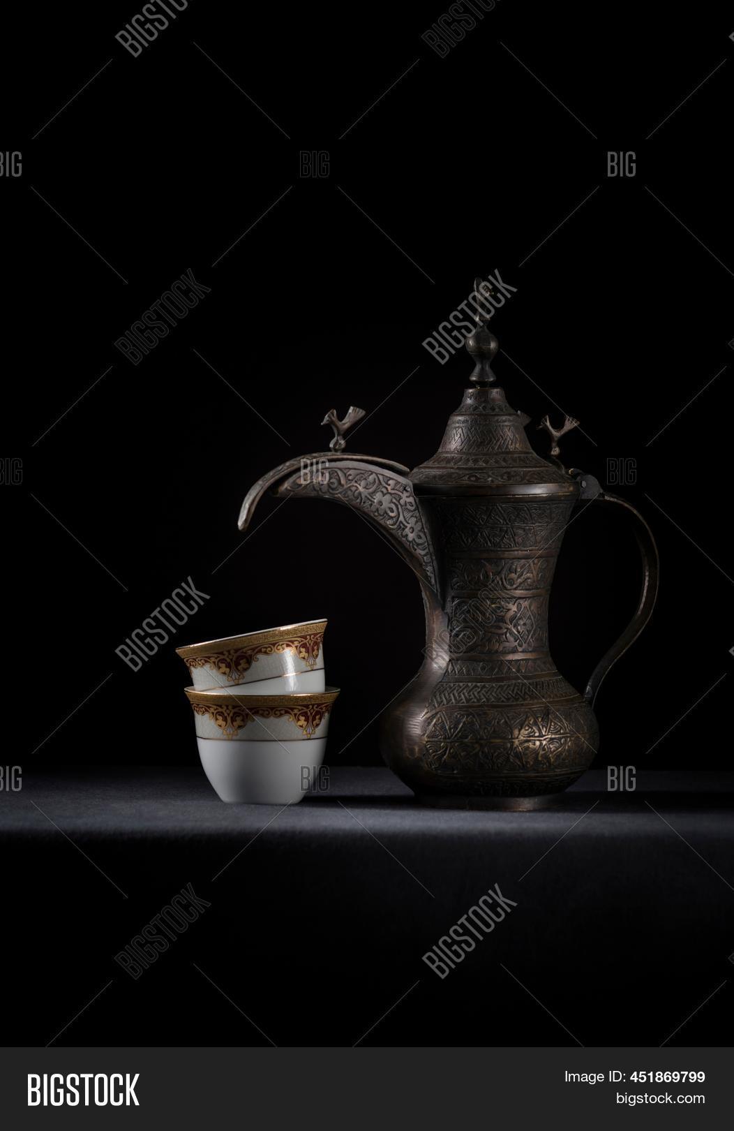 Traditional Arabic Image & Photo (Free Trial) | Bigstock
