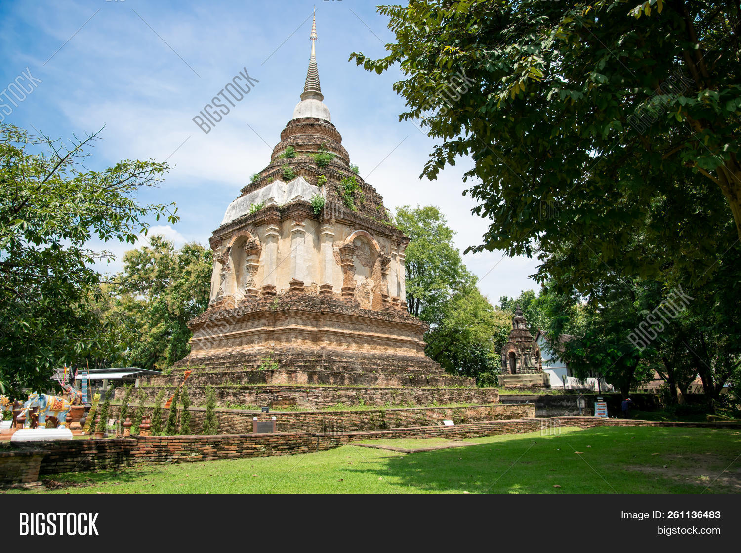 Imagen y foto Ancient Pagod Wat (prueba gratis) | Bigstock