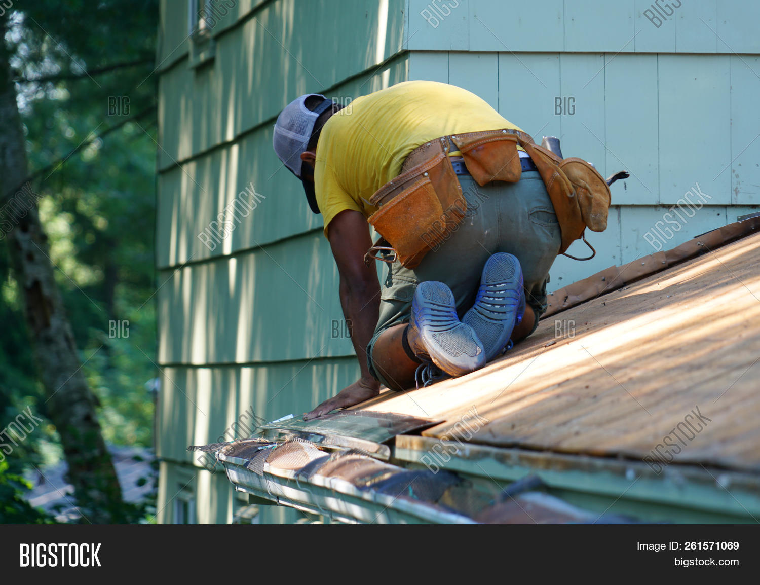 Handy Man Working On Image & Photo (Free Trial) | Bigstock