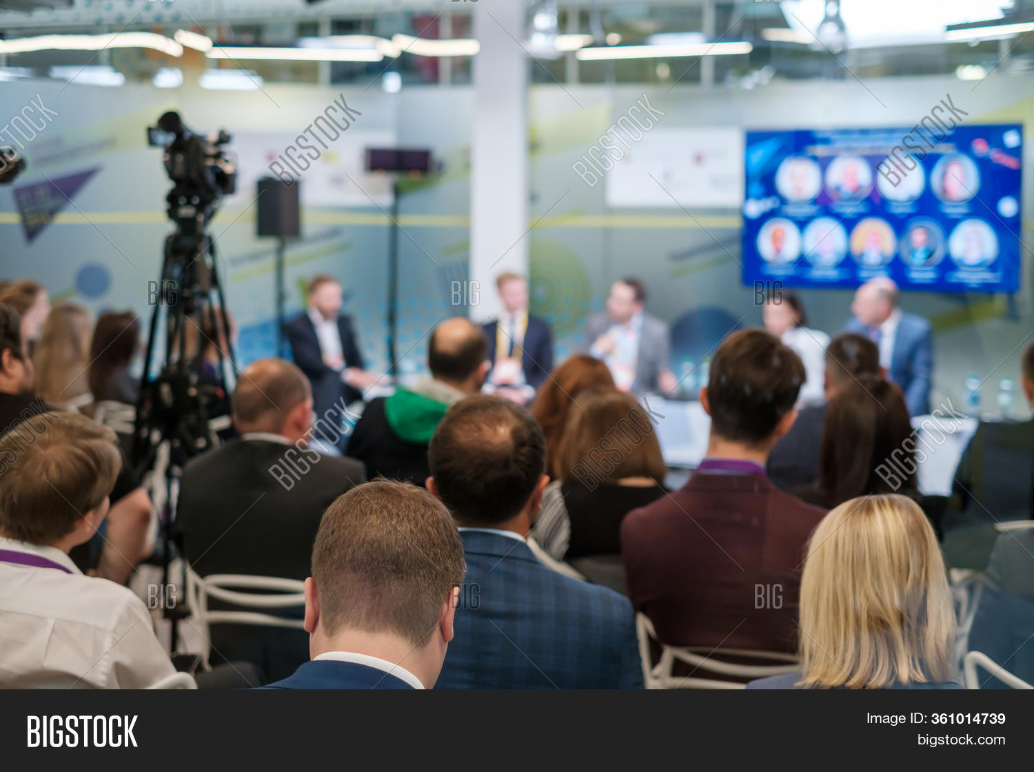 Audience Listens Image & Photo (Free Trial) | Bigstock