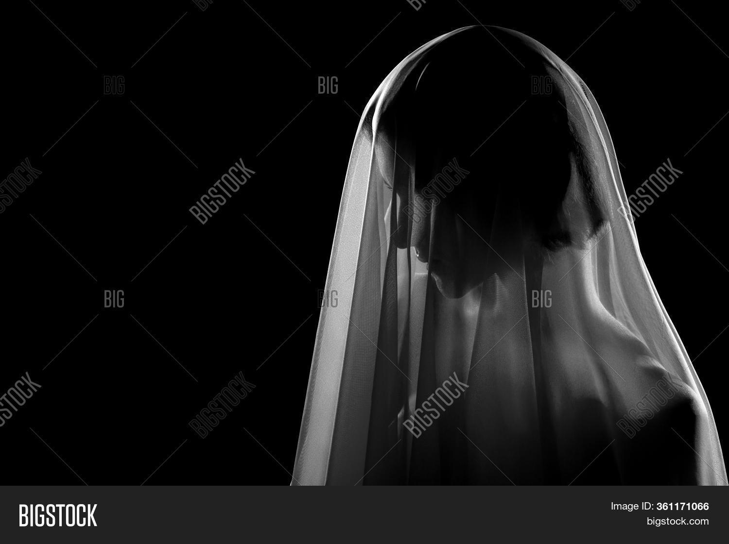 Woman Under White Veil Image & Photo (Free Trial) | Bigstock