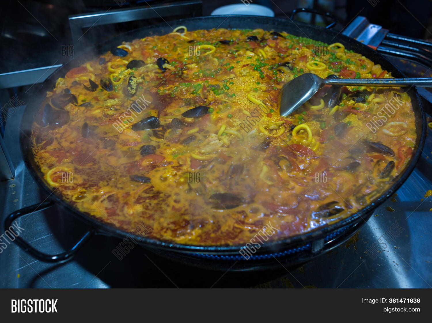 Paela Dish Large Cast Image & Photo (Free Trial) | Bigstock