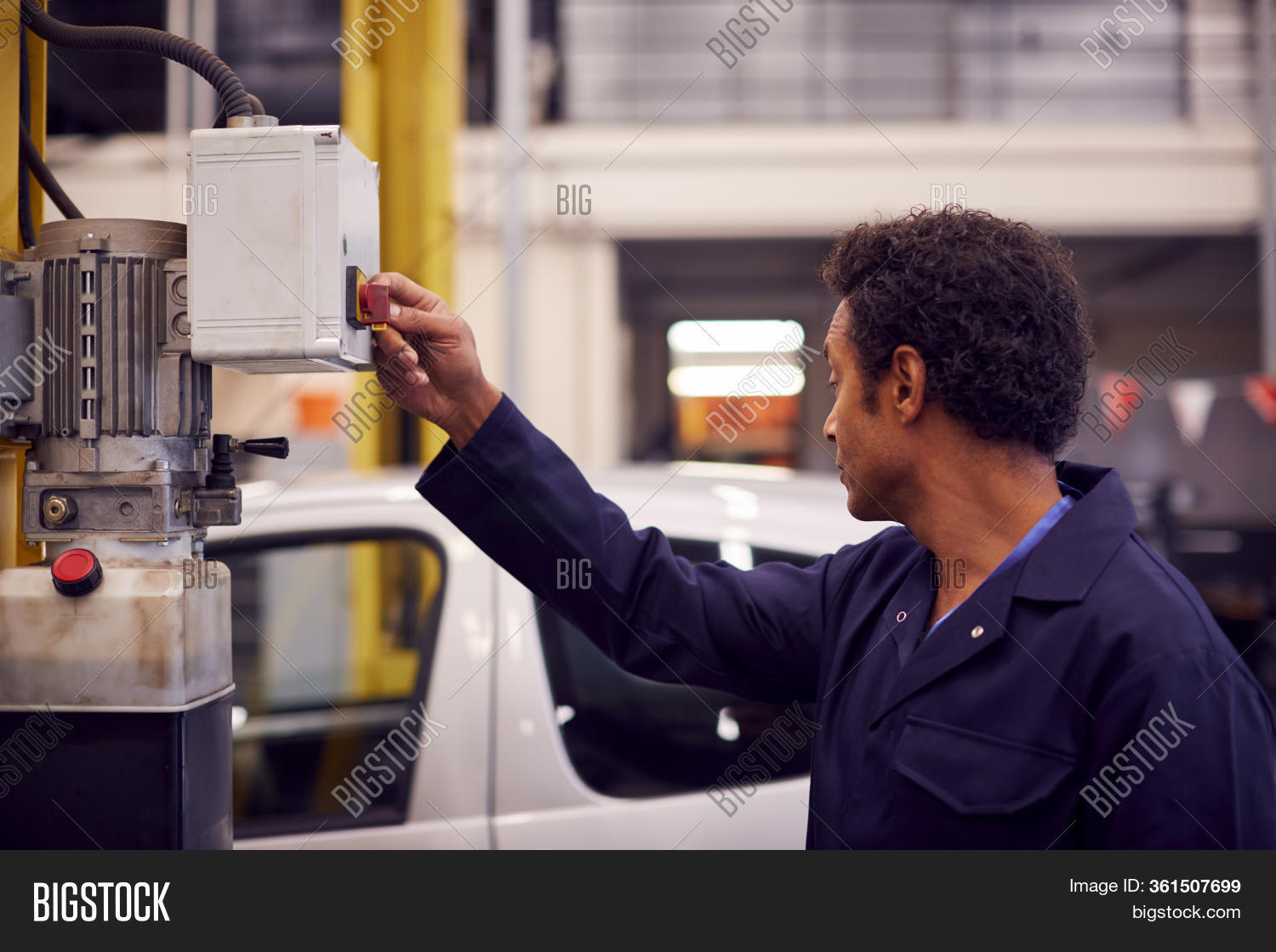 Male Motor Mechanic Image & Photo (Free Trial) | Bigstock