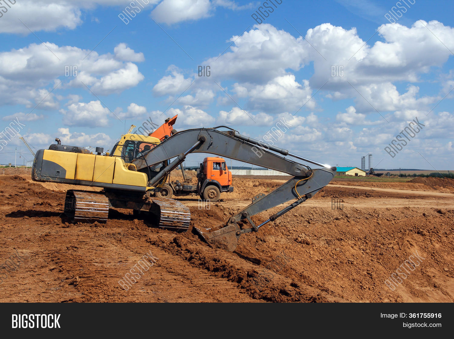 Crawler Excavator Image & Photo (Free Trial) | Bigstock