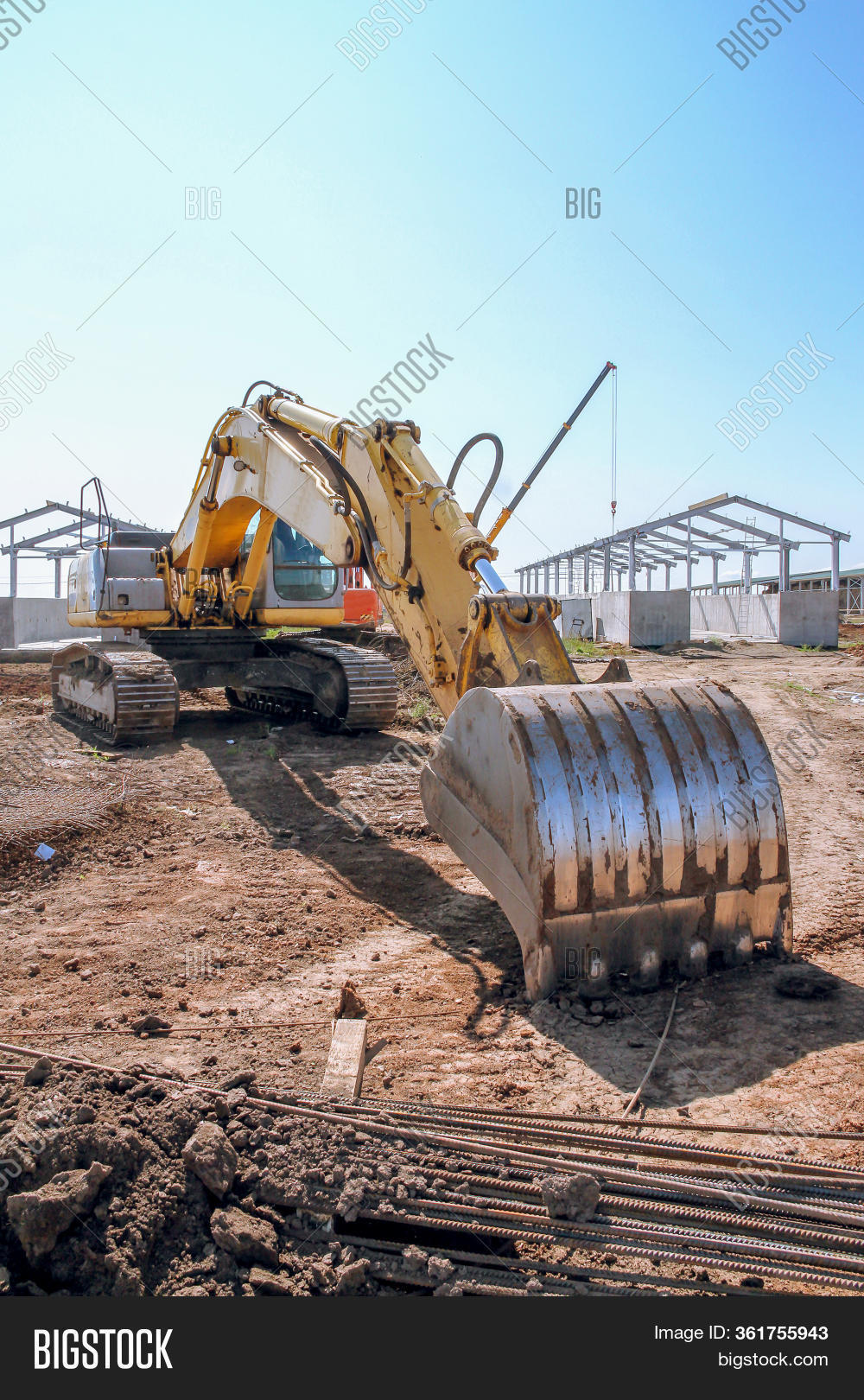 Crawler Excavator Image & Photo (Free Trial) | Bigstock