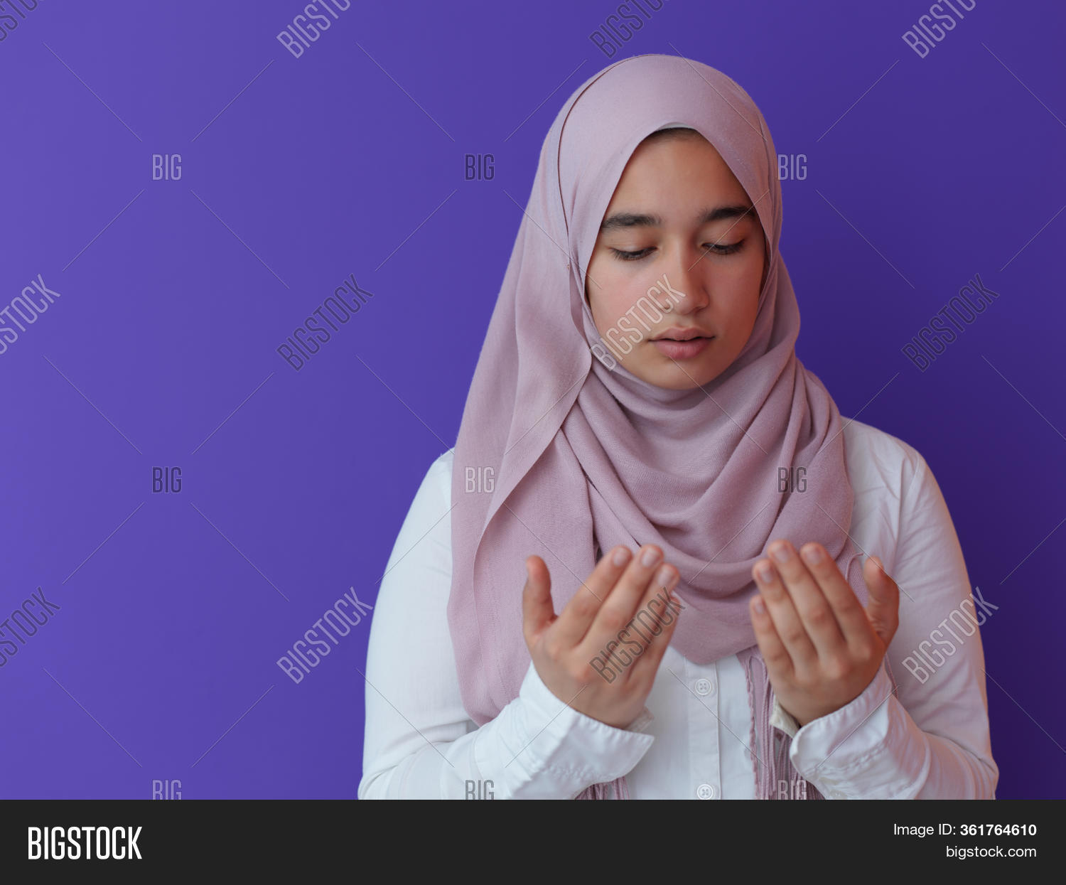 Arab Female Muslim Image & Photo (Free Trial) | Bigstock