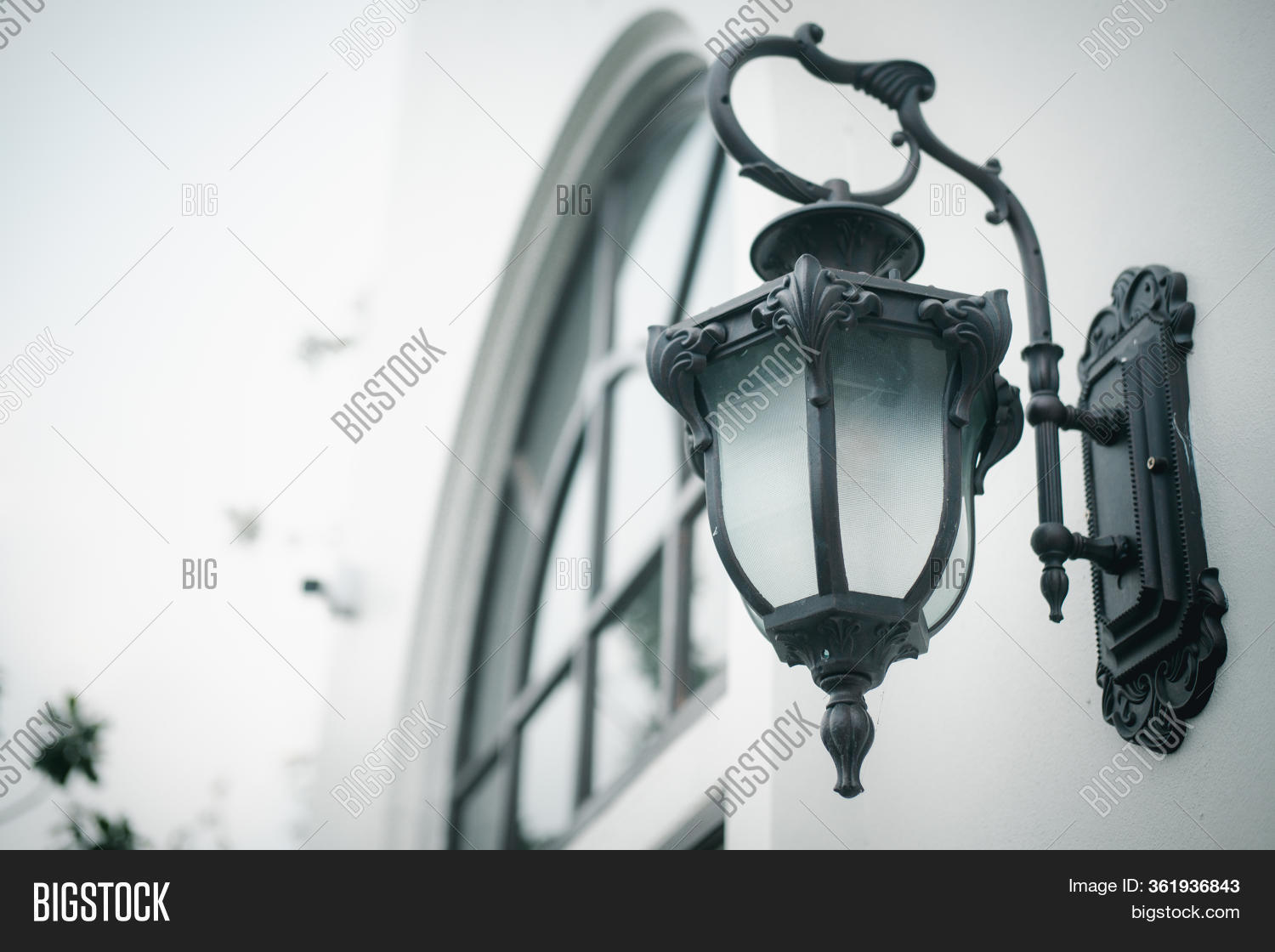 Old Fashioned Outdoor Lighting