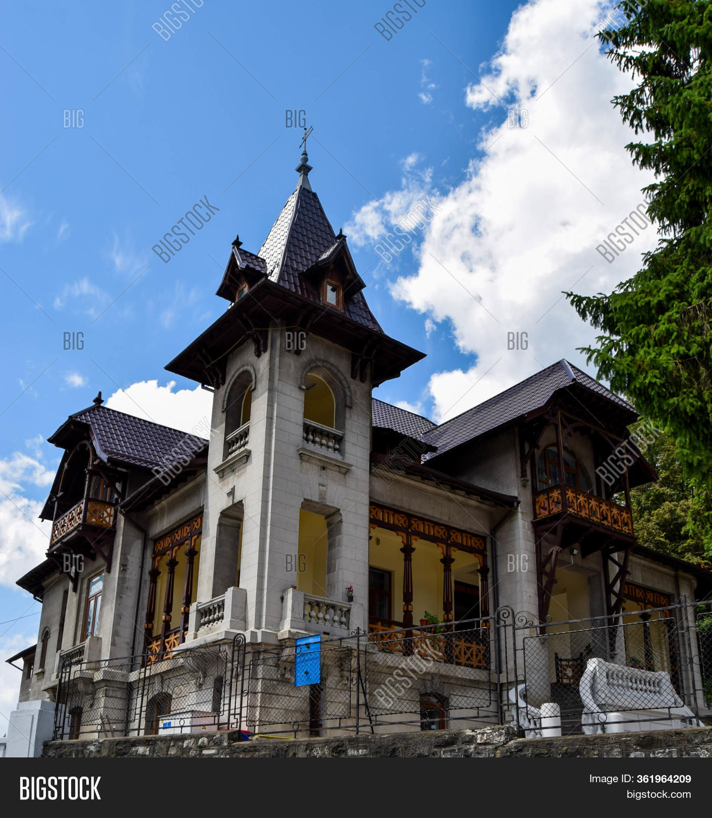 Romanian Architecture