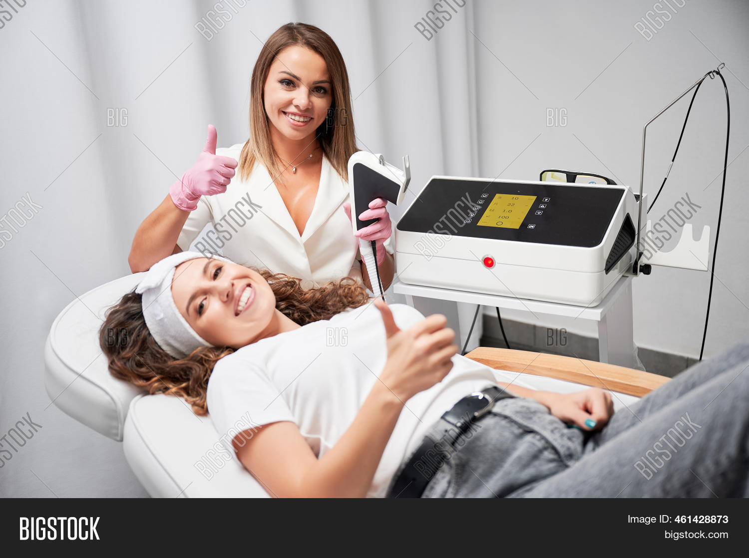 Smiling Cosmetologist Image & Photo (Free Trial) | Bigstock