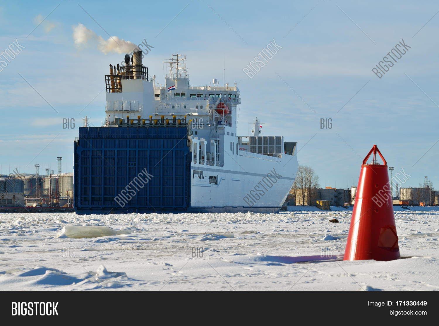 Loaded Vessel Leaves Image & Photo (Free Trial) | Bigstock