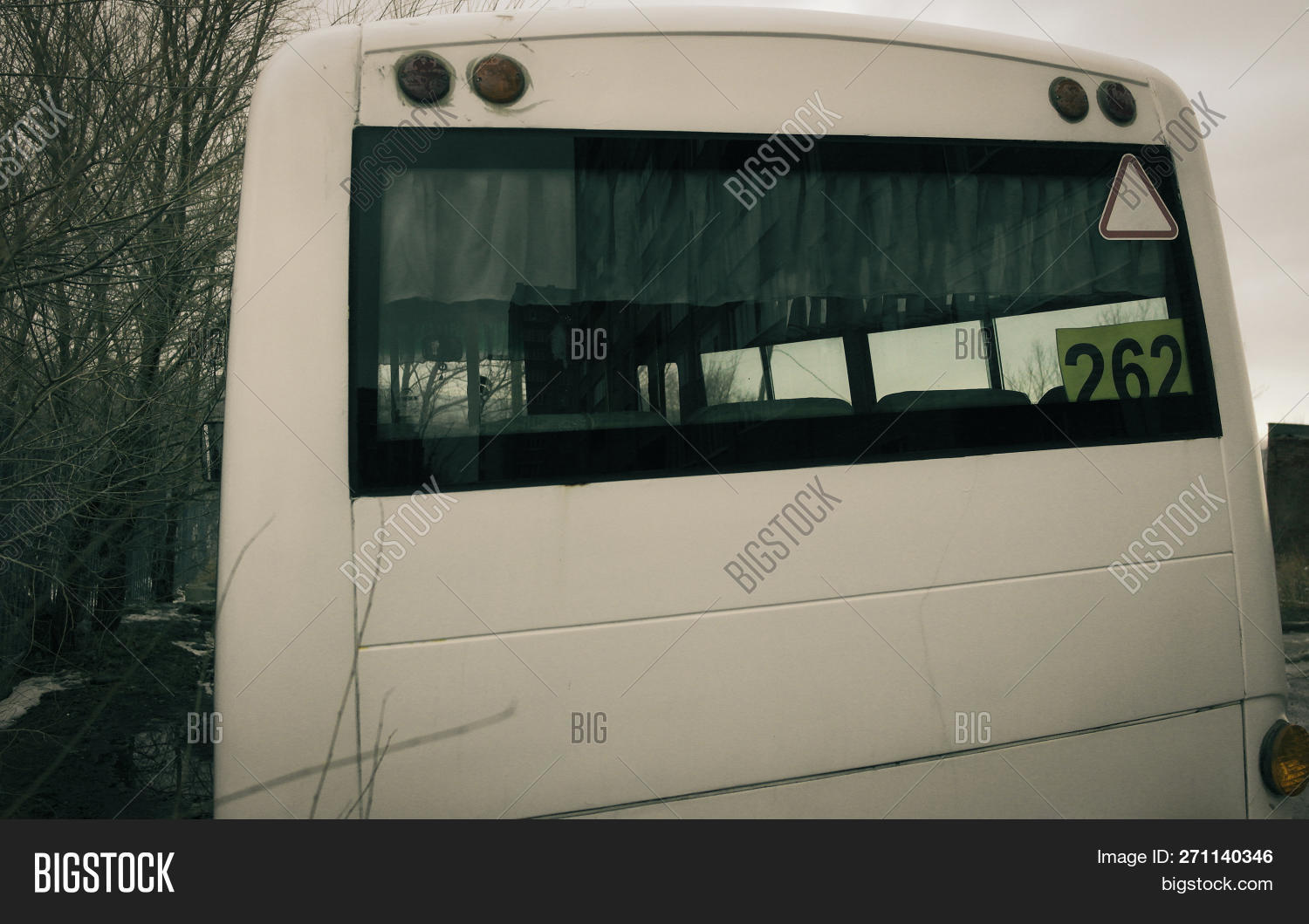 Imagen y foto Minibus Rear View. (prueba gratis) | Bigstock
