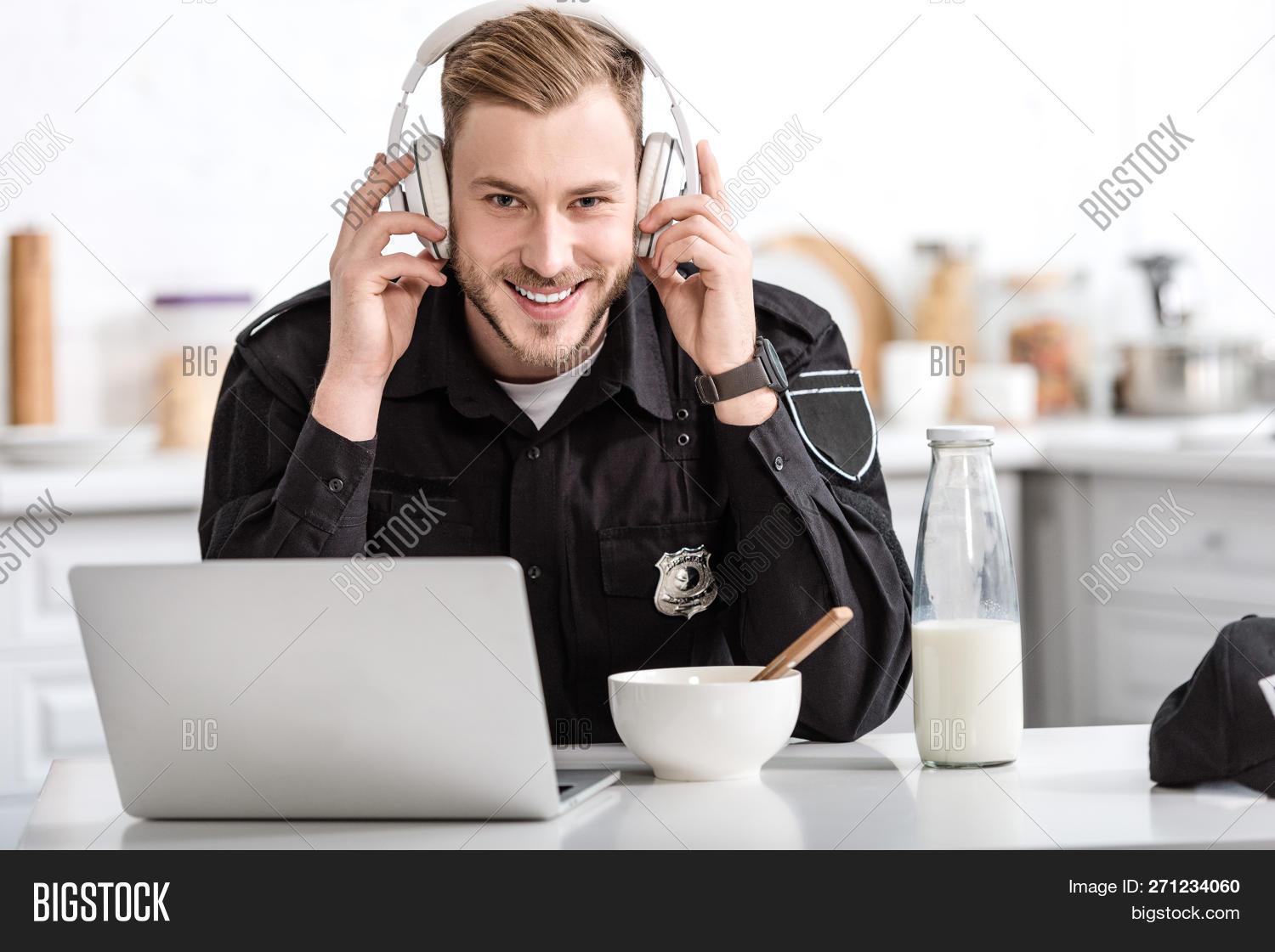 Smiling Police Officer Image & Photo (Free Trial) | Bigstock