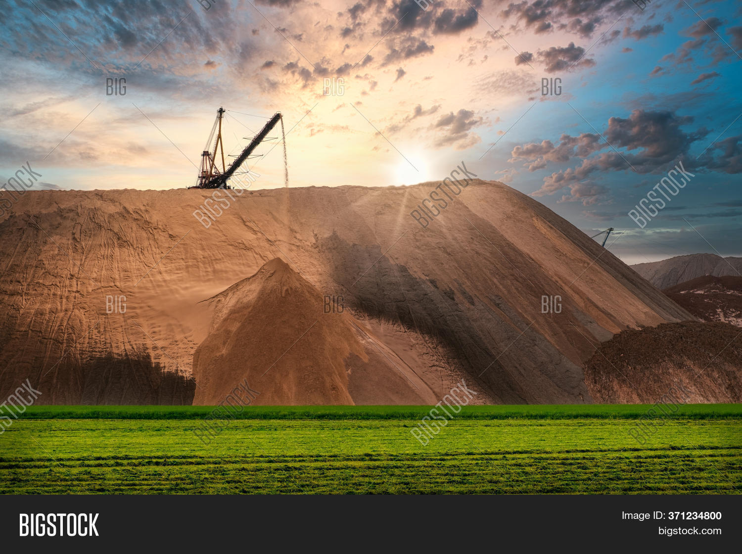 Extracting Mining Image & Photo (Free Trial) | Bigstock