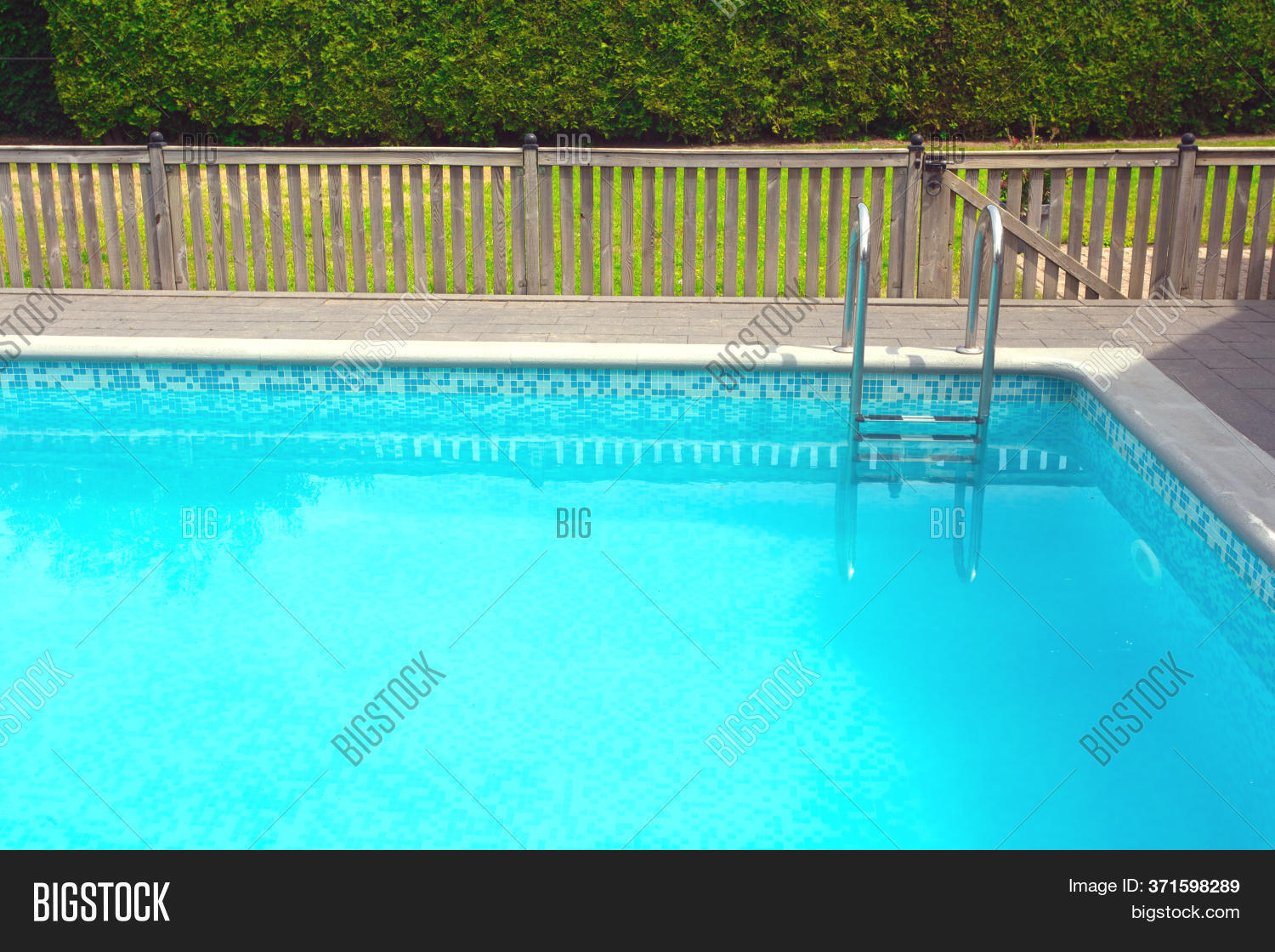 Modern Swimming Pool Image & Photo (Free Trial) | Bigstock