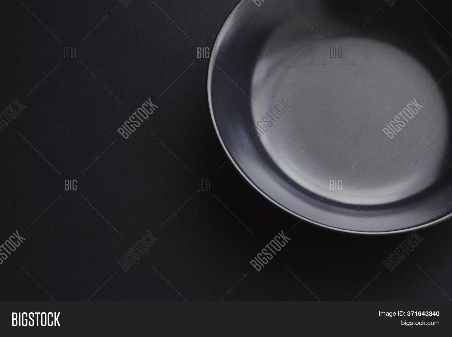 Empty Plates On Black Image & Photo (Free Trial) | Bigstock
