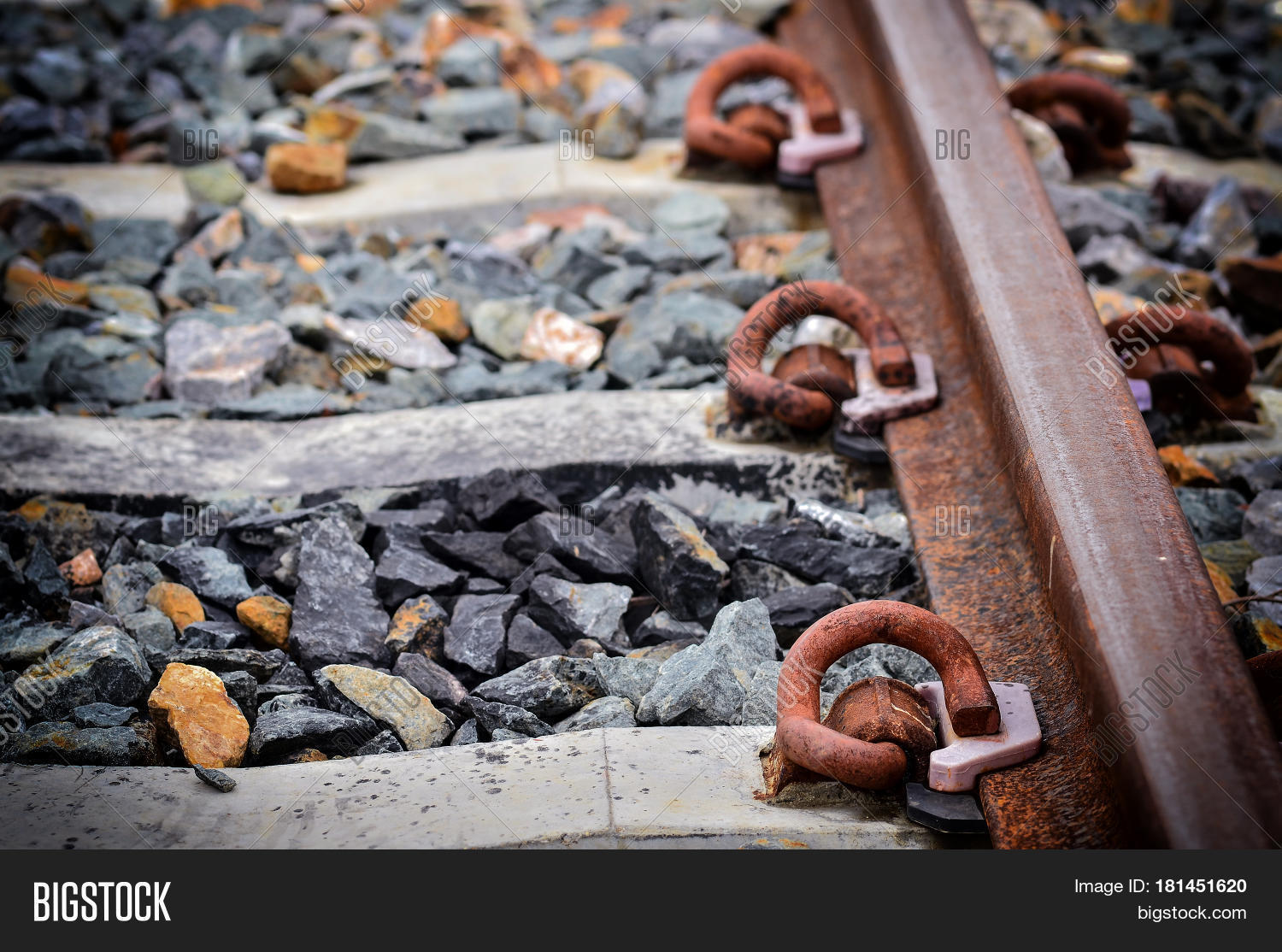 Imagen y foto Close Rails (prueba gratis) | Bigstock