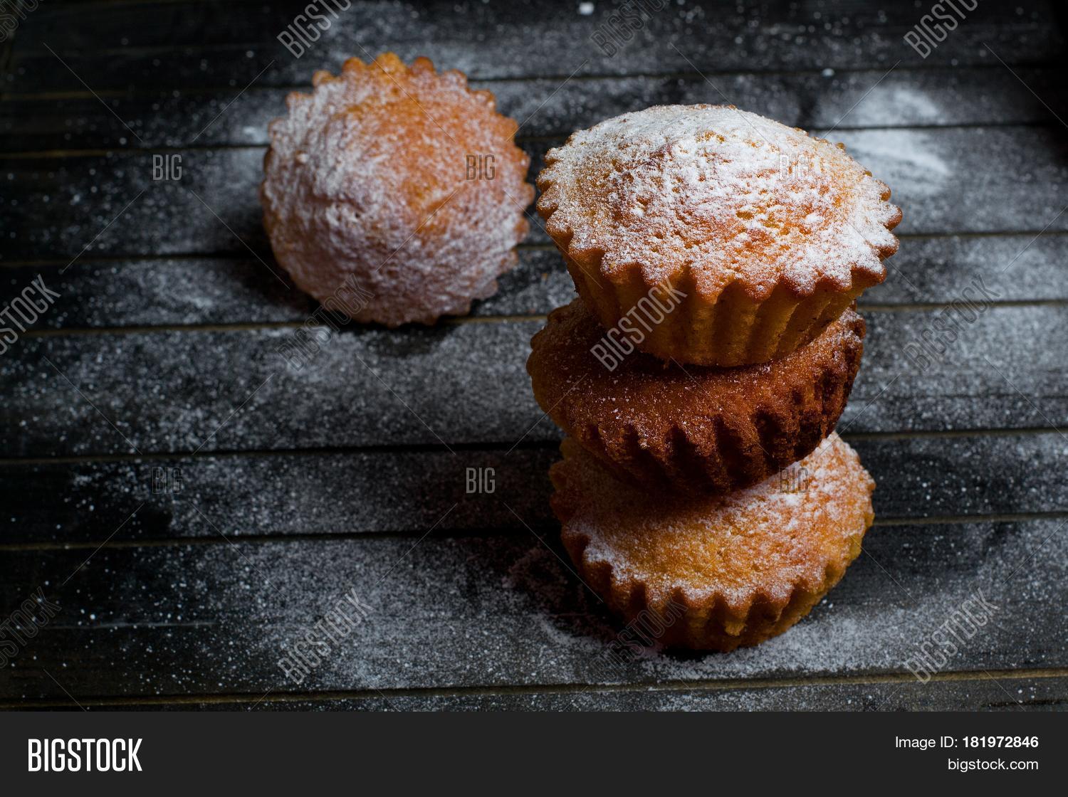 Muffin Powdered Sugar Image & Photo (Free Trial) | Bigstock