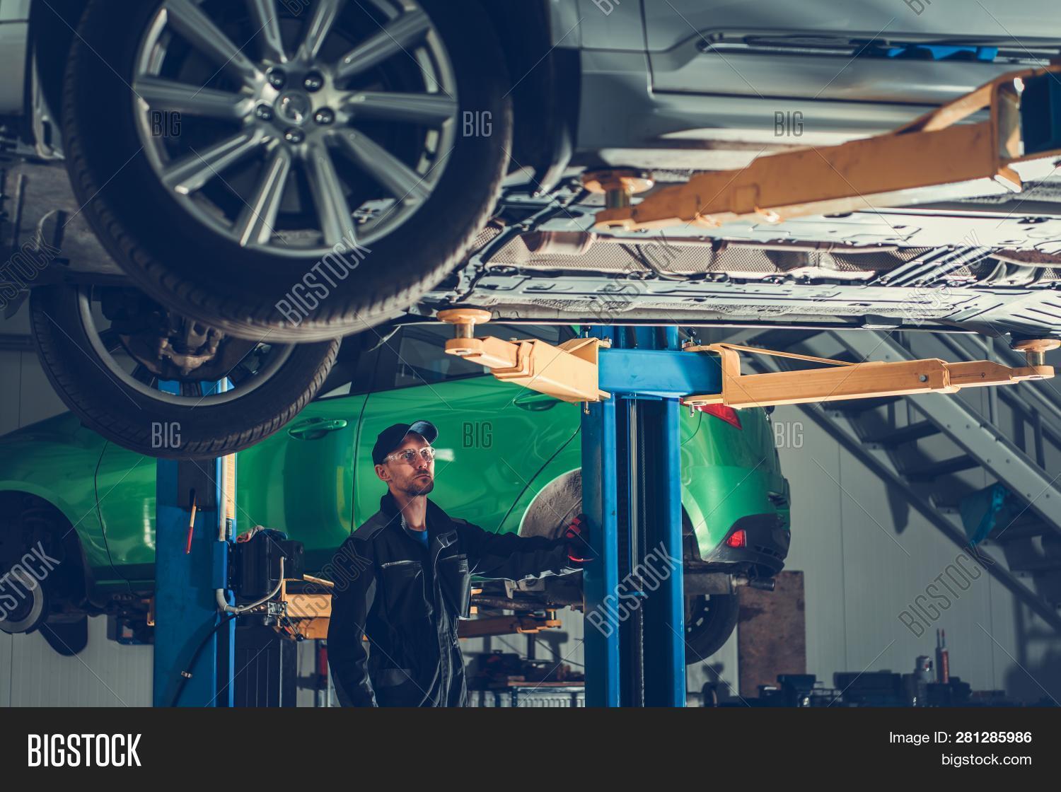 Modern Auto Service Image & Photo (Free Trial) | Bigstock