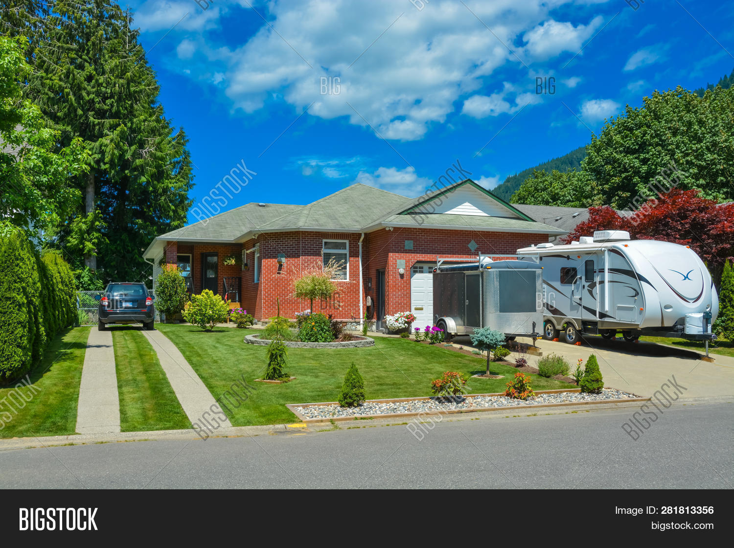 Family House Traced Image & Photo (Free Trial) | Bigstock