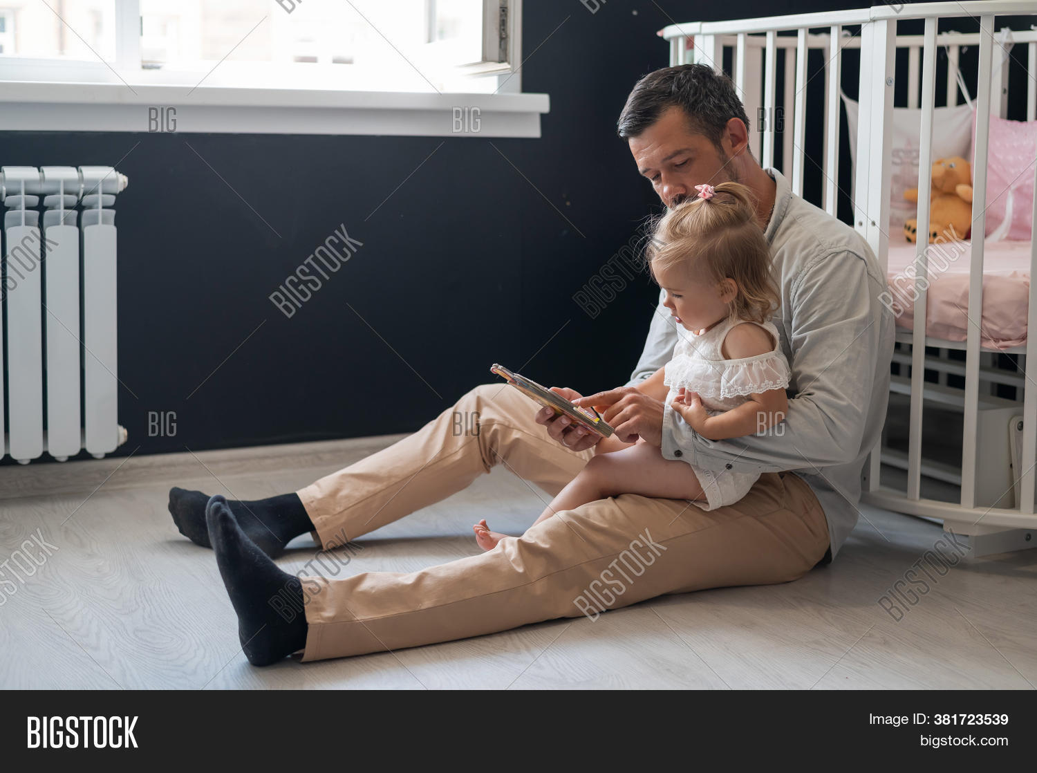 Caring Father Reads Image & Photo (Free Trial) | Bigstock