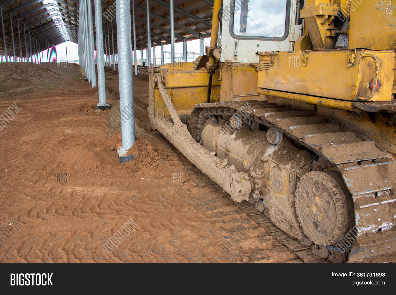 Bulldozer Leveling Image & Photo (Free Trial) | Bigstock